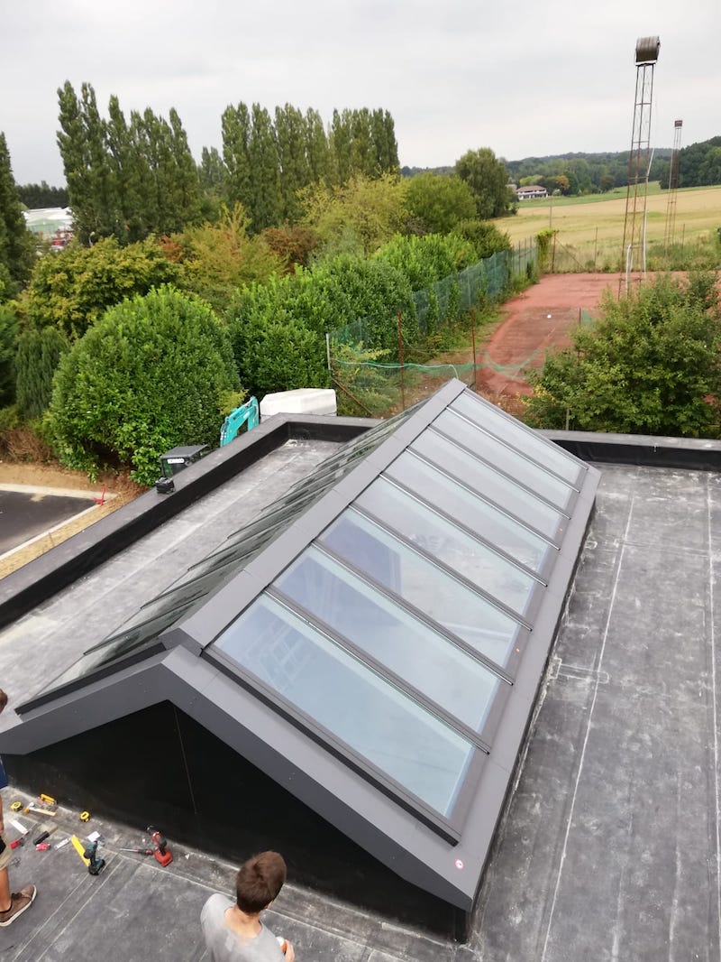 Lichtstraat op een plat dak - Group Vrebos